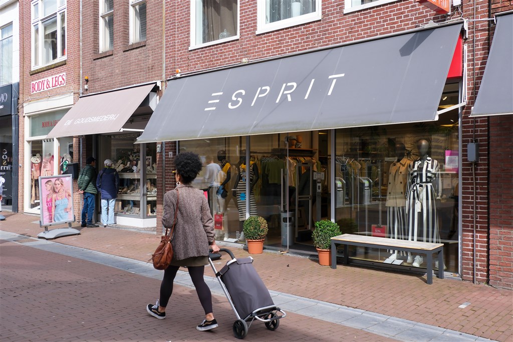 Ook uitbater Esprit-winkels valt om na bankroet modehuis: 'Ontzettend verdrietig'